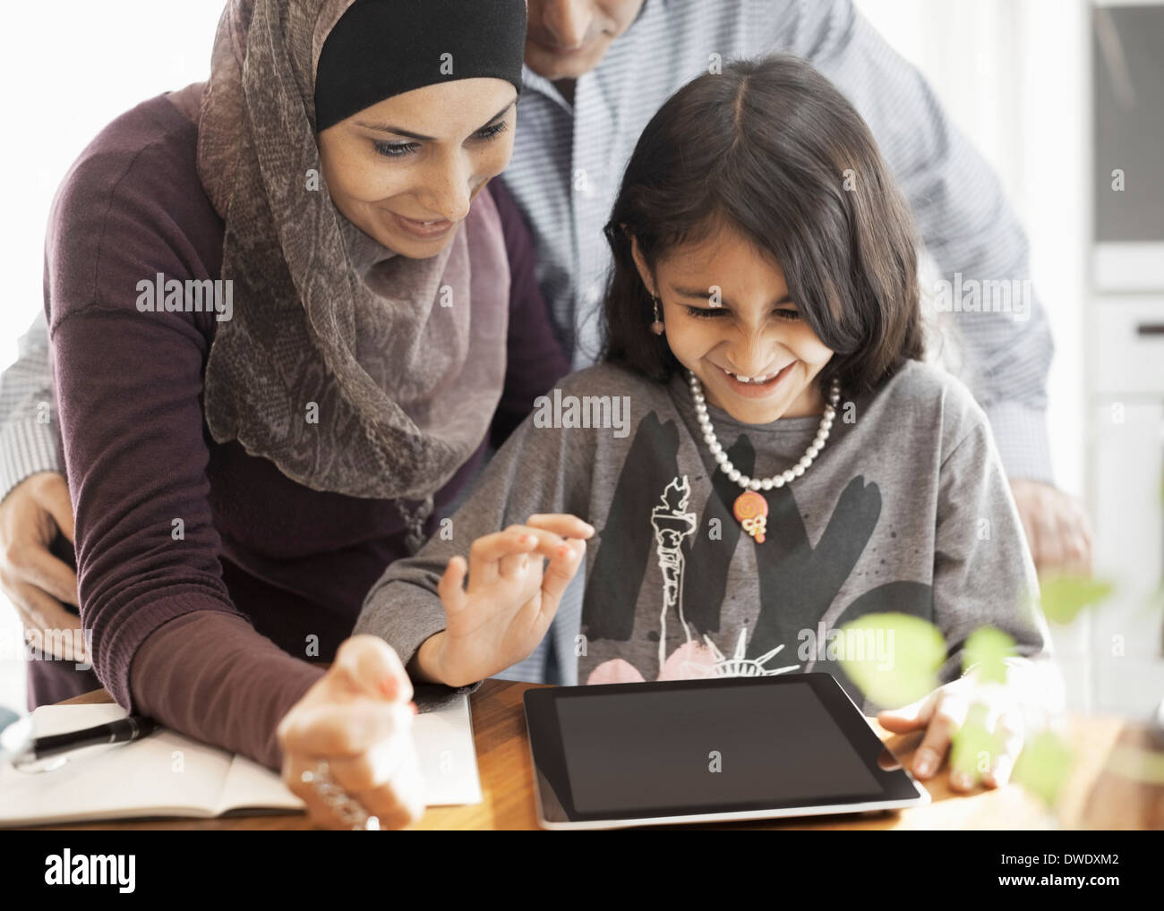 Helping muslim hi-res stock photography and images - Alamy