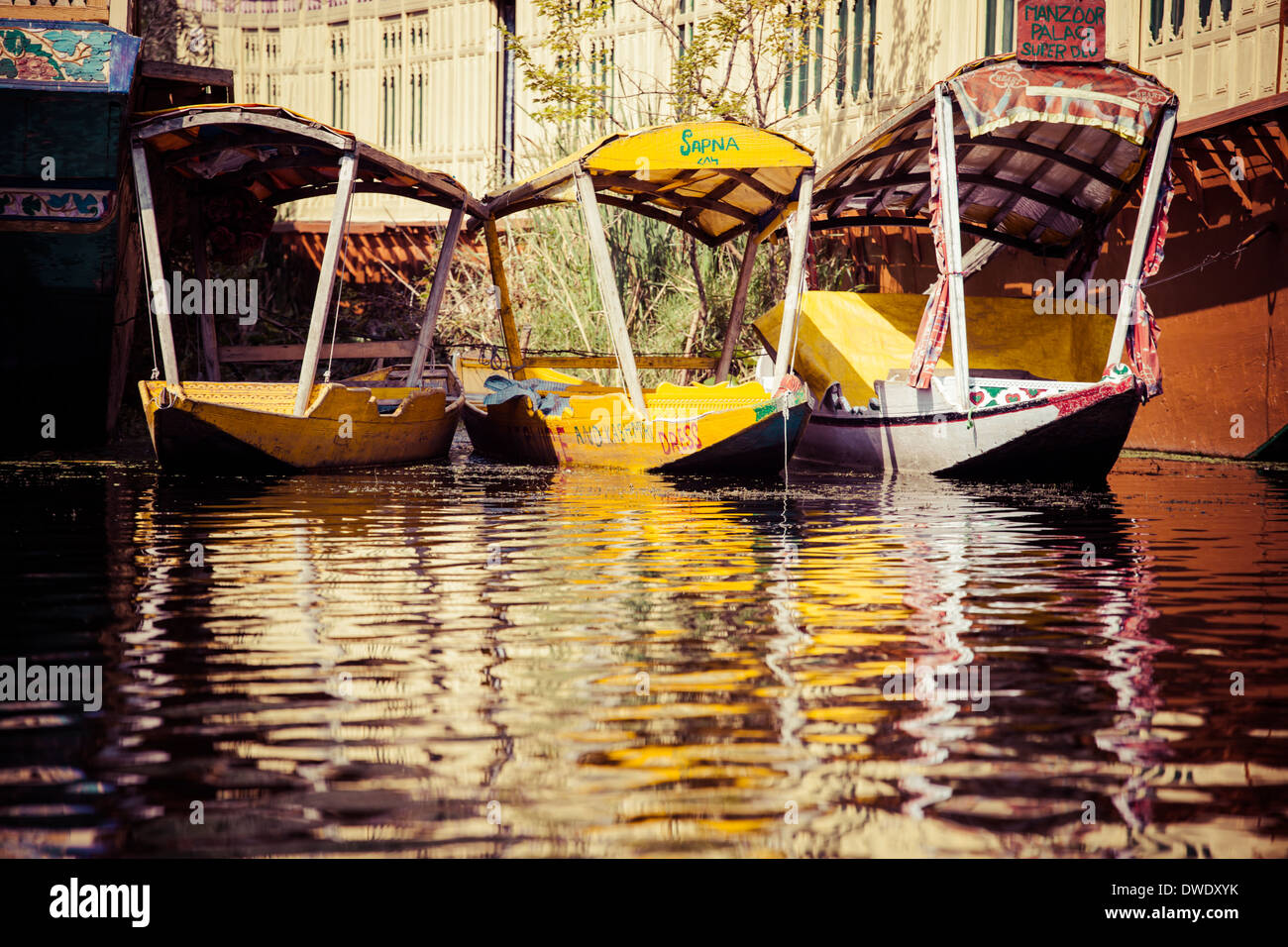 Shikara boat in Dal lake , Kashmir India Stock Photo - Alamy