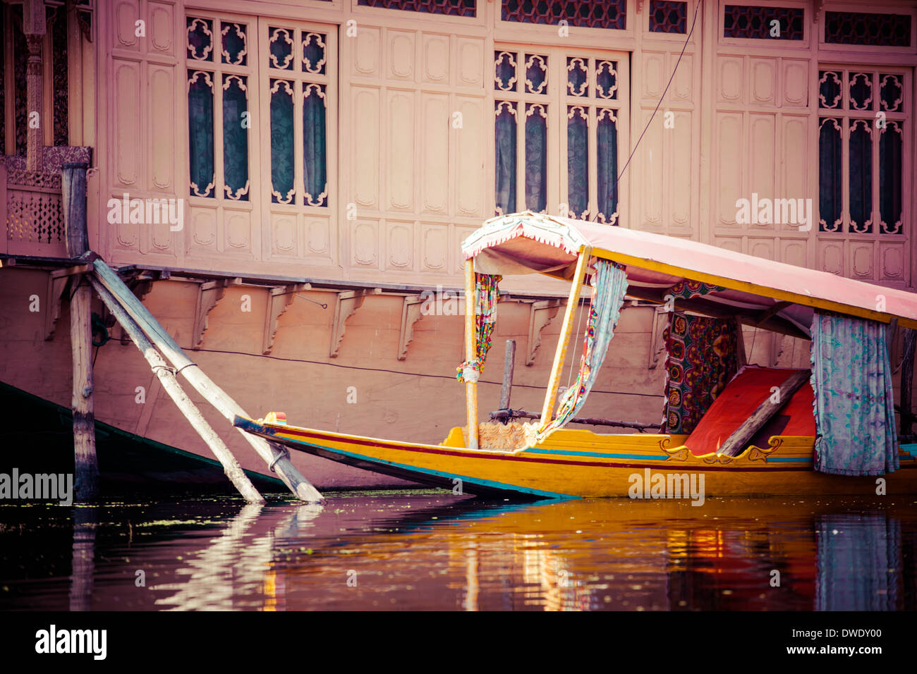 Shikara boat in Dal lake , Kashmir India Stock Photo - Alamy