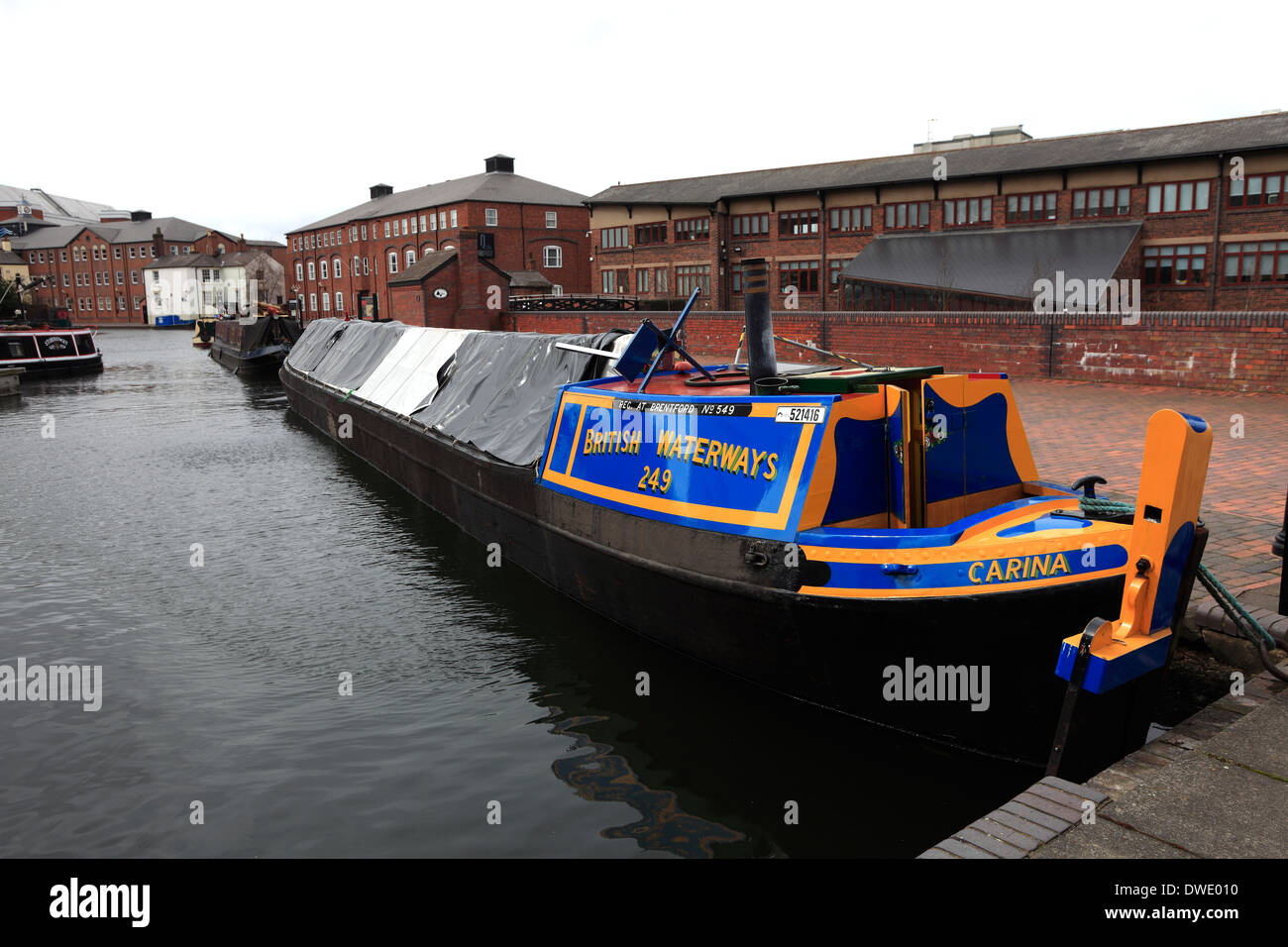 Narrowboats in Cambrian Wharf , Worcester and Birmingham Canal ...