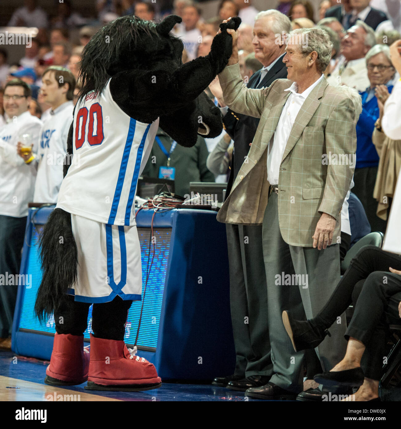 Mens bush hi-res stock photography and images - Alamy