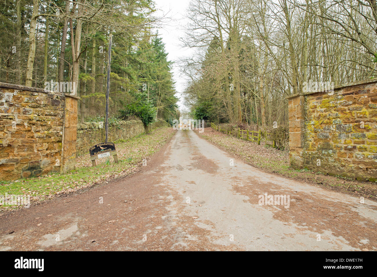 Driveway Entrance To Country Home Stock Photo - Alamy