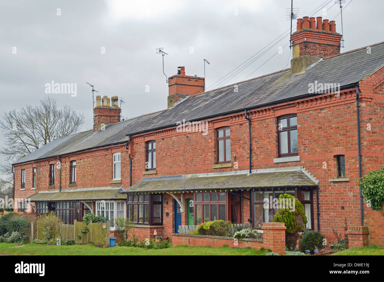 Railway cottages hi-res stock photography and images - Alamy