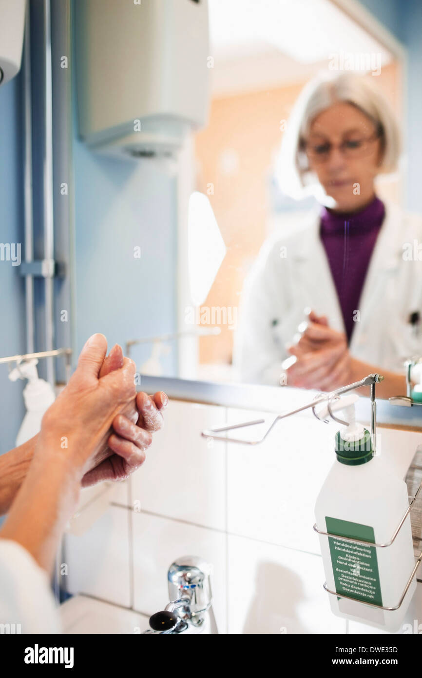 Hand coloured photographic image hi-res stock photography and images ...