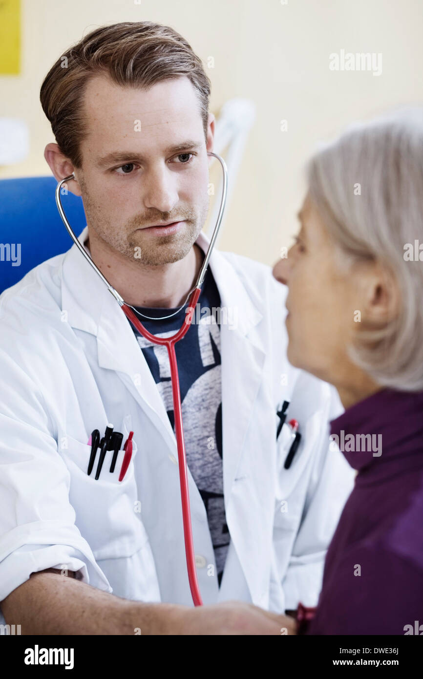 Doctor listens to patient's heart hi-res stock photography and images ...