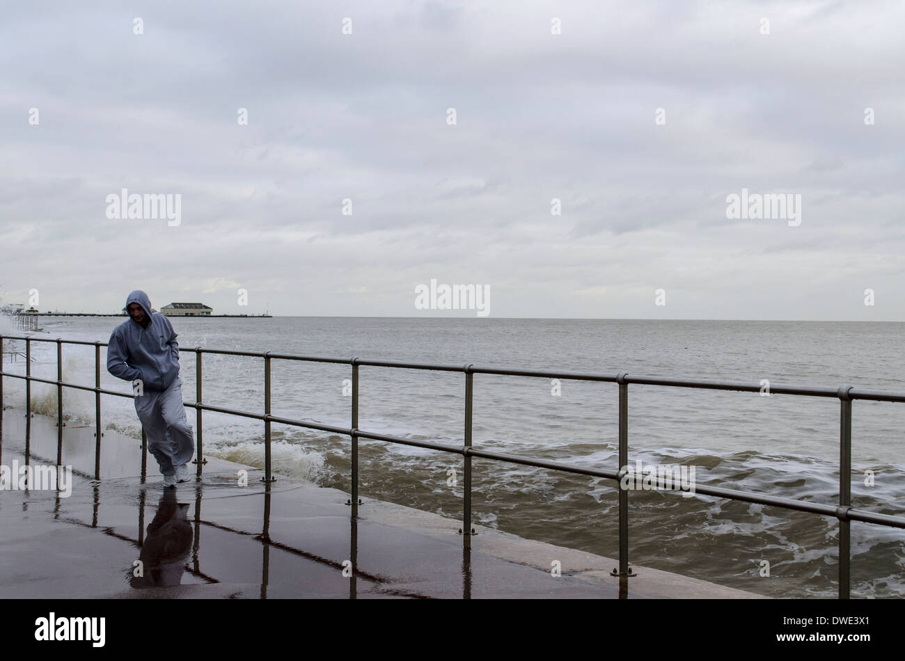 Sea front railing hi-res stock photography and images - Alamy