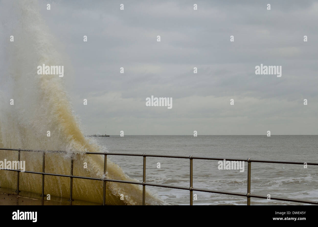 Waves hitting a coast hi-res stock photography and images - Alamy