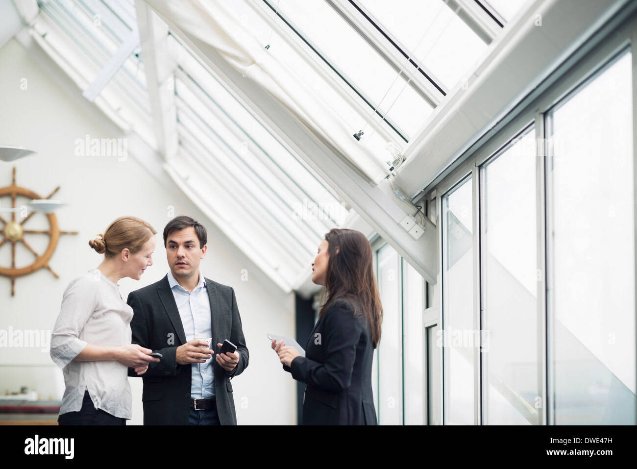 Communicating communicate hi-res stock photography and images - Alamy