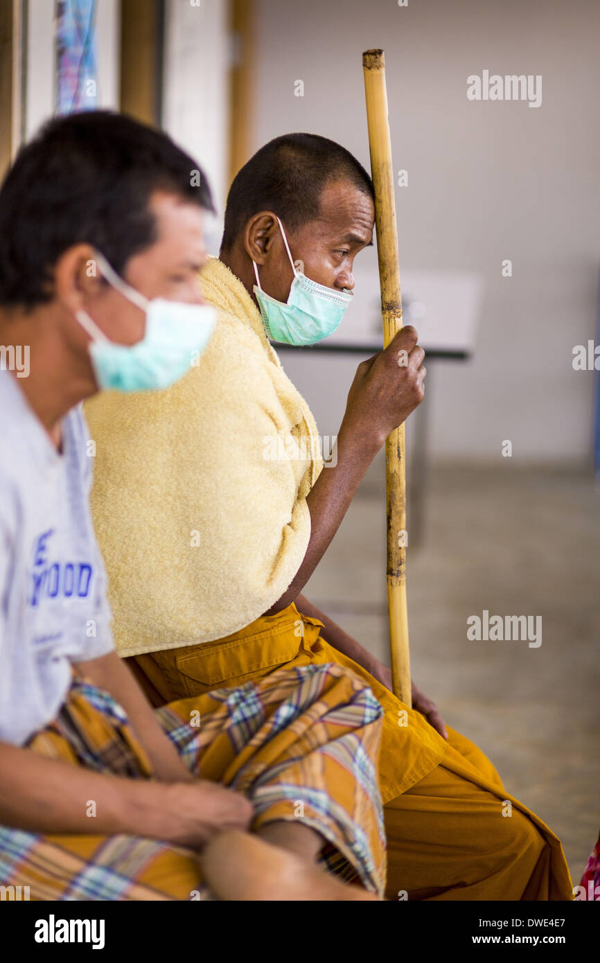 Mae Kasa, Tak, Thailand. 3rd Mar, 2014. Patients, including a Buddhist ...