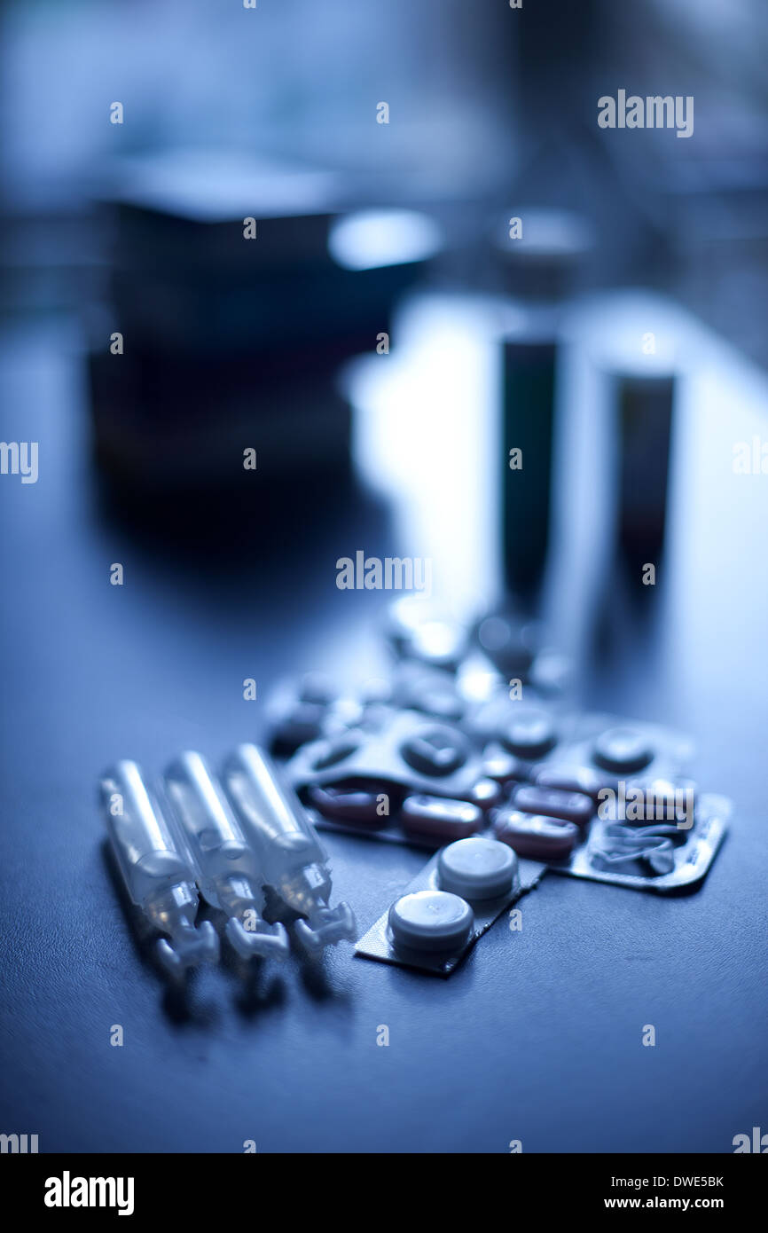 Drugs on the table hi-res stock photography and images - Alamy