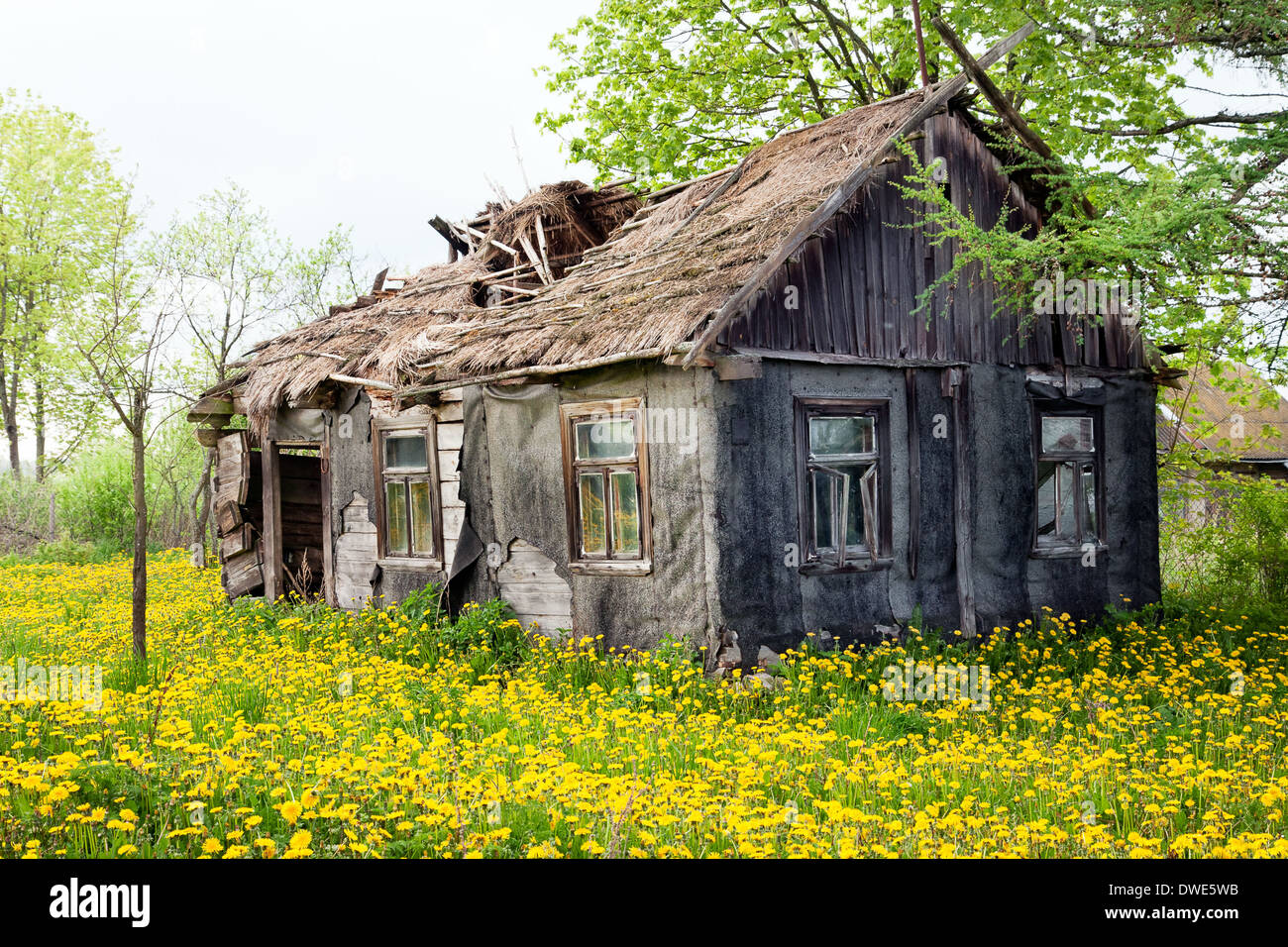 Creepy old cottage window hi-res stock photography and images - Alamy