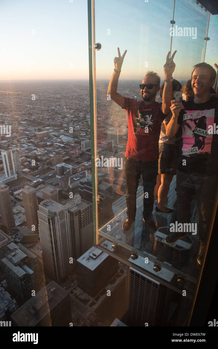 Willis tower ledge hi-res stock photography and images - Alamy