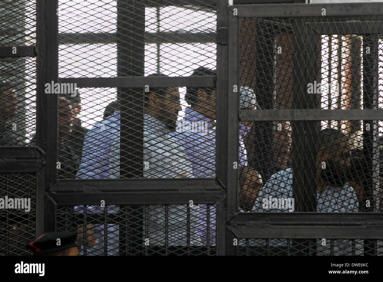 Defendants cage hi-res stock photography and images - Alamy