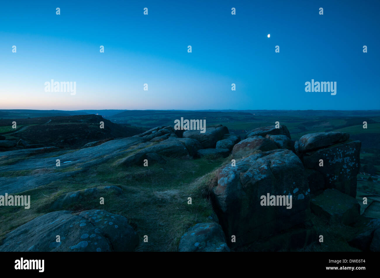 Pre dawn blue hour at Curbar Edge in the Peak District, Derbyshire ...