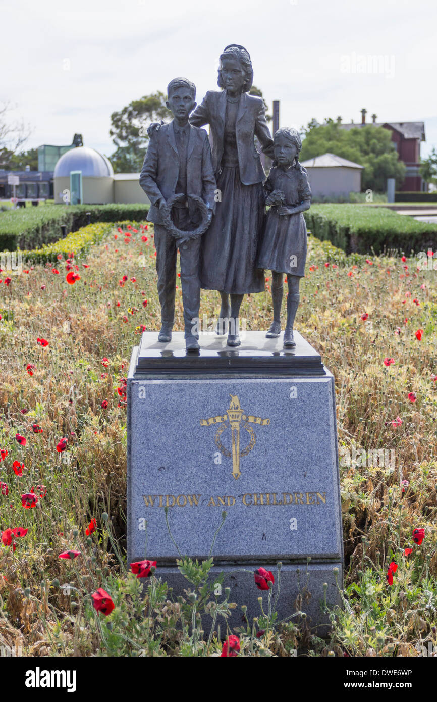 Widow and Children statue at the WW1 Shrine of Remembrance, Melbourne ...
