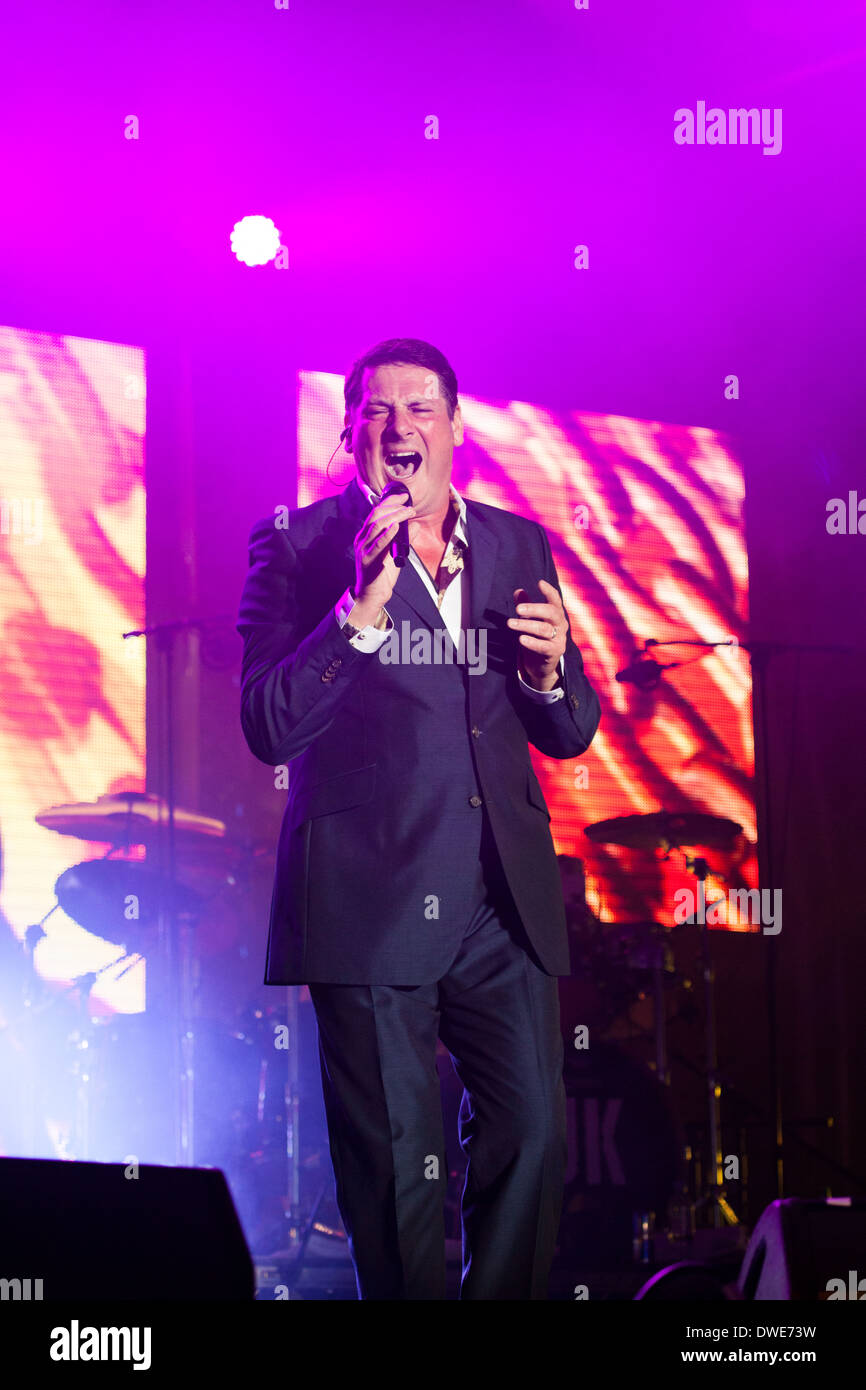 Tony hadley 1980s hi-res stock photography and images - Alamy