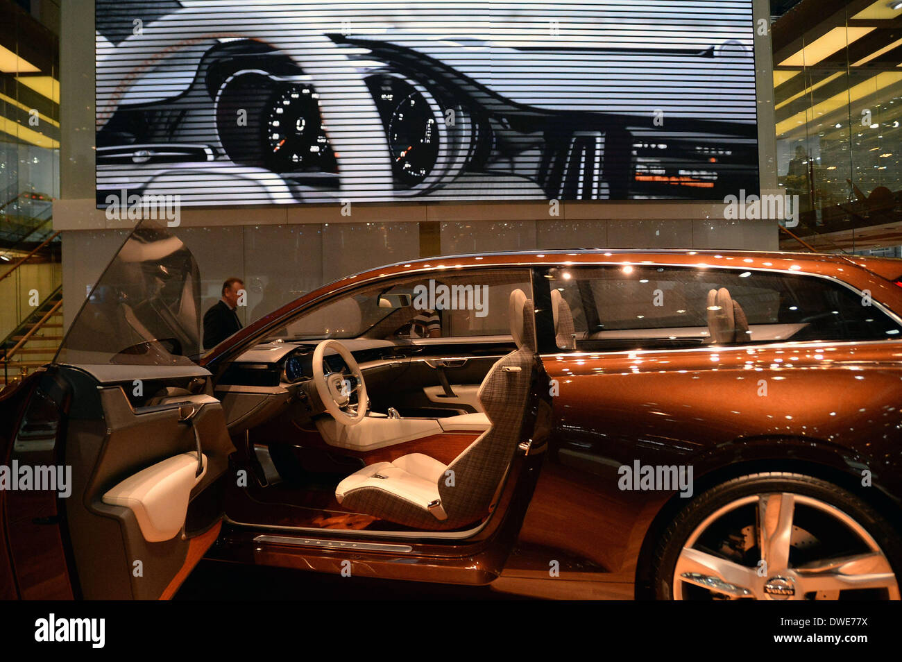 (140306) -- GENEVA, March 6, 2014 (Xinhua) -- The Volvo Estate concept ...