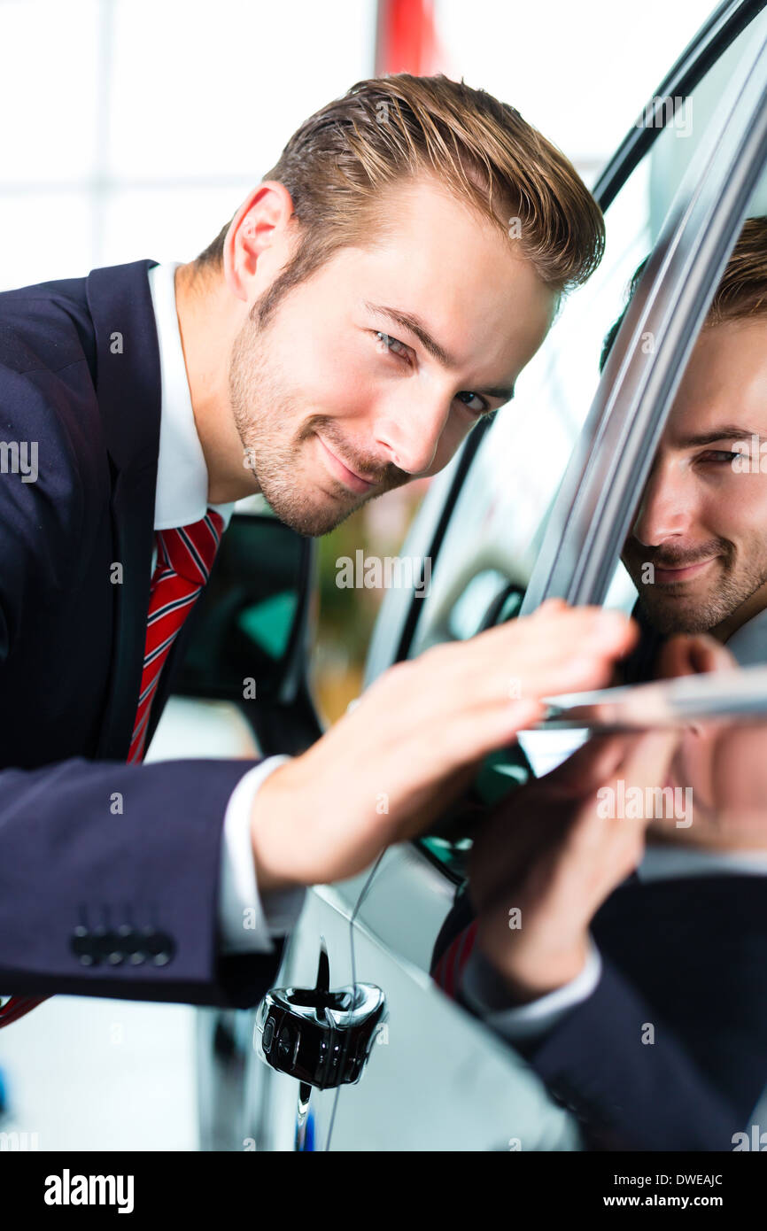 Reflecting paint hi-res stock photography and images - Alamy