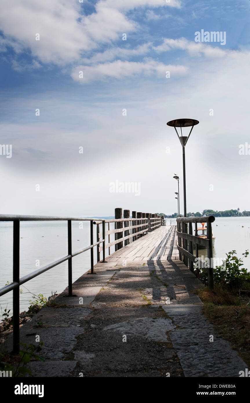 Pontoon by lake hi-res stock photography and images - Alamy