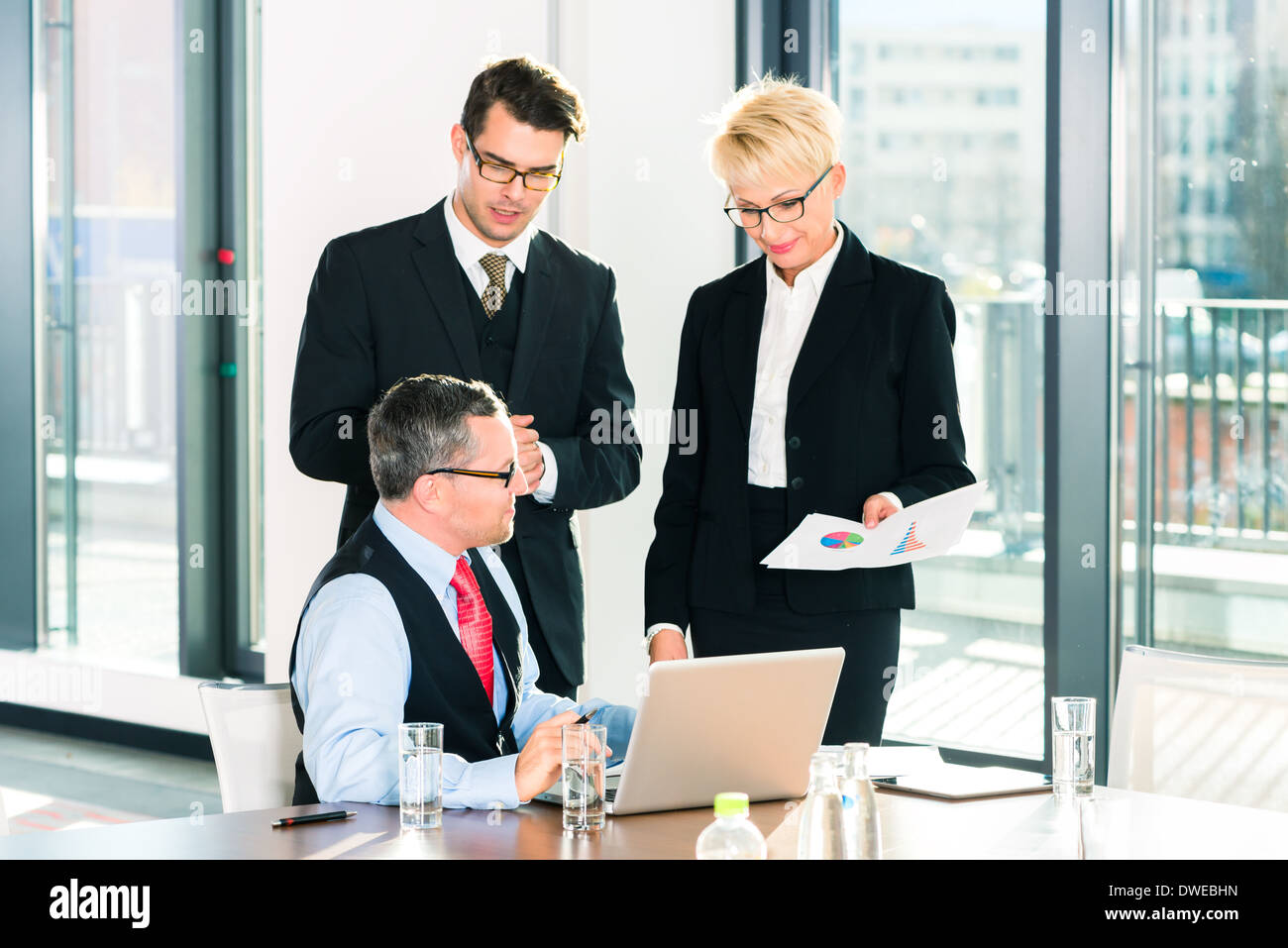 Business meeting in office hi-res stock photography and images - Alamy
