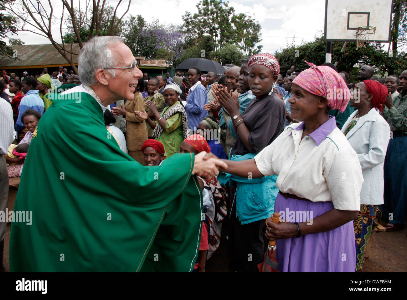 Catholic wedding priest hi-res stock photography and images - Alamy