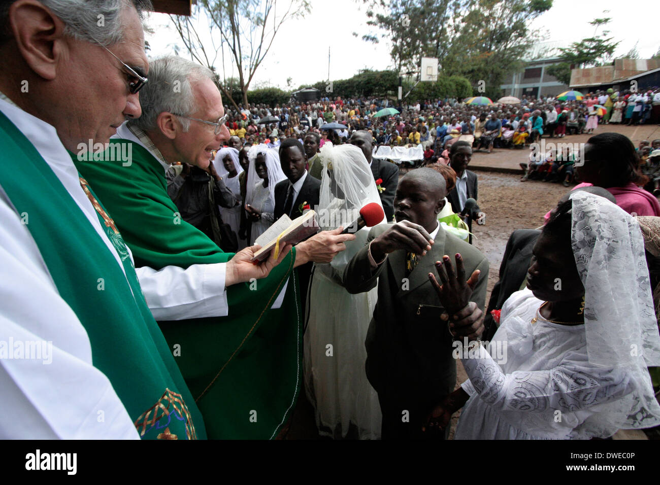 KENYA American missionary priest officiating at marriage ceremony ...