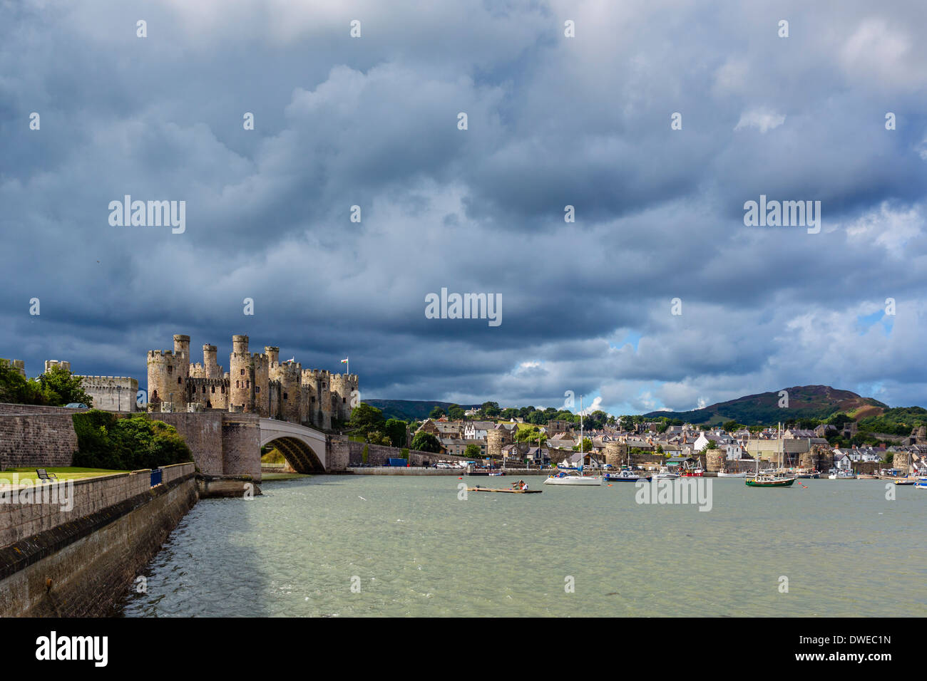 Seafront castle hi-res stock photography and images - Alamy