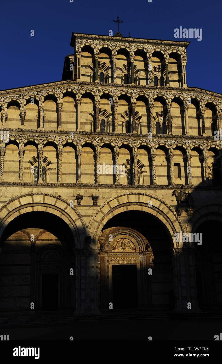 Italy romanesque hi-res stock photography and images - Alamy