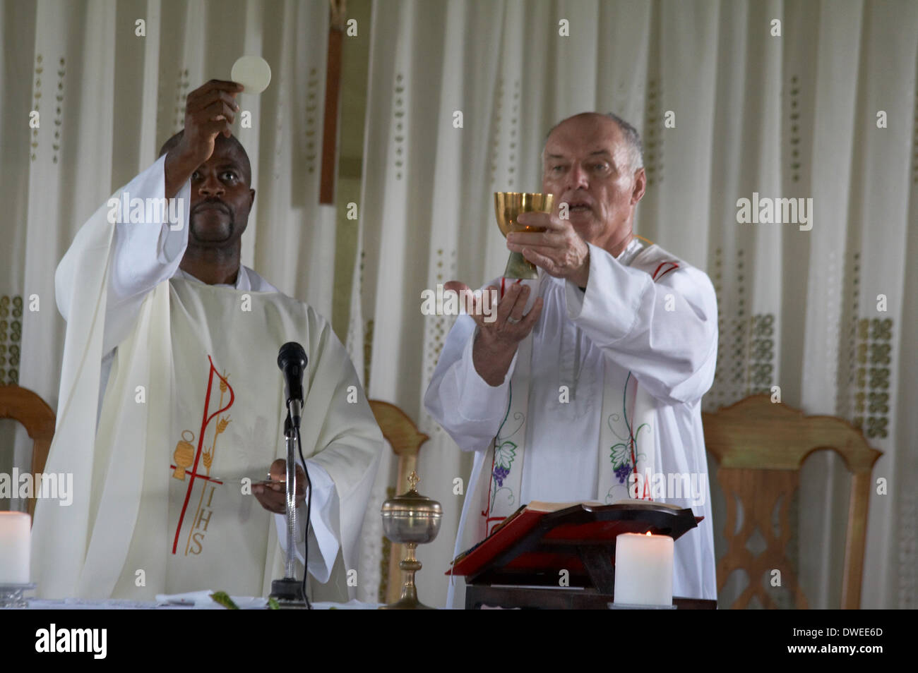 Priest celebrating catholic mass hi-res stock photography and images ...