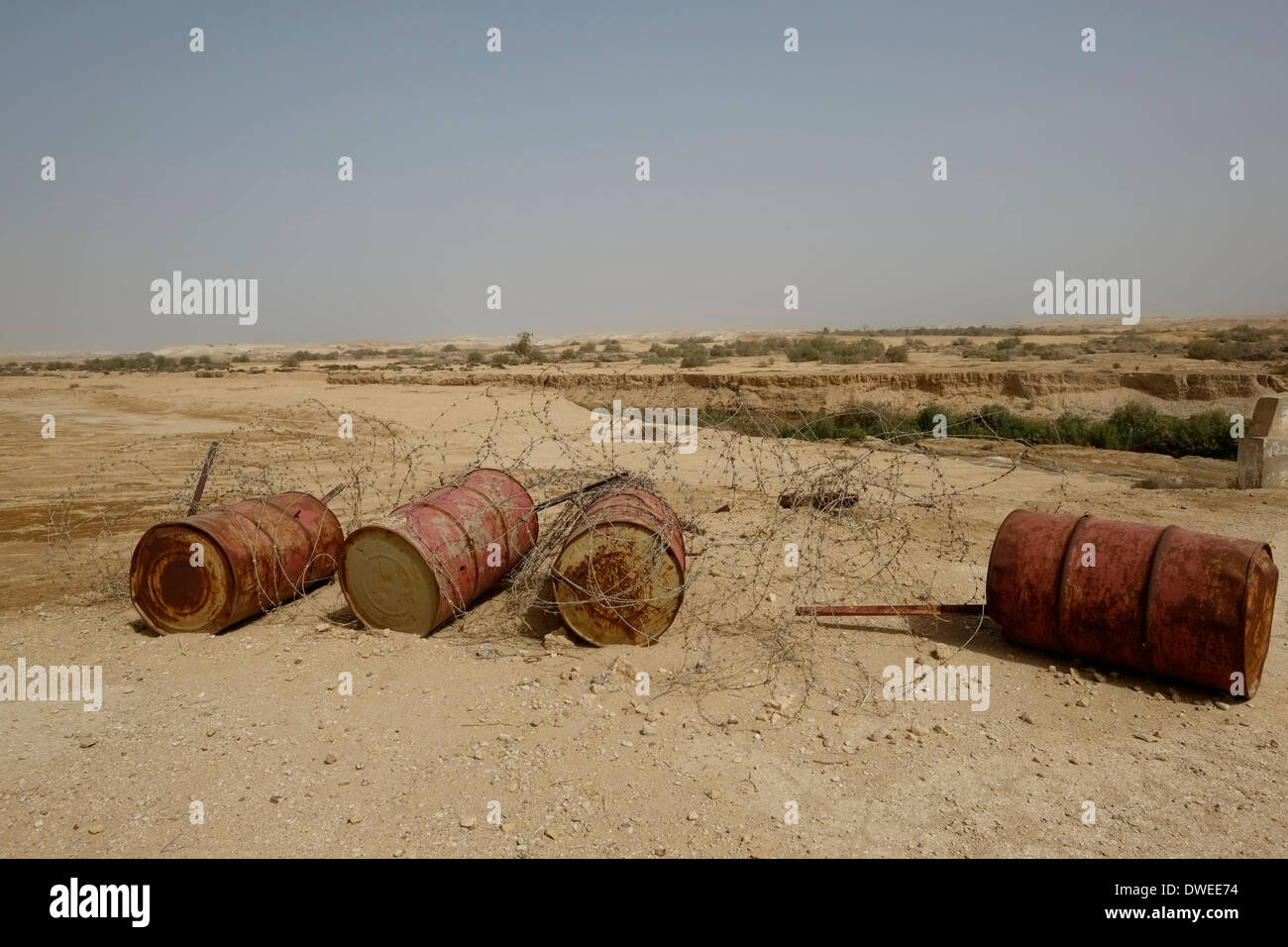 Barbed wire border hi-res stock photography and images - Alamy