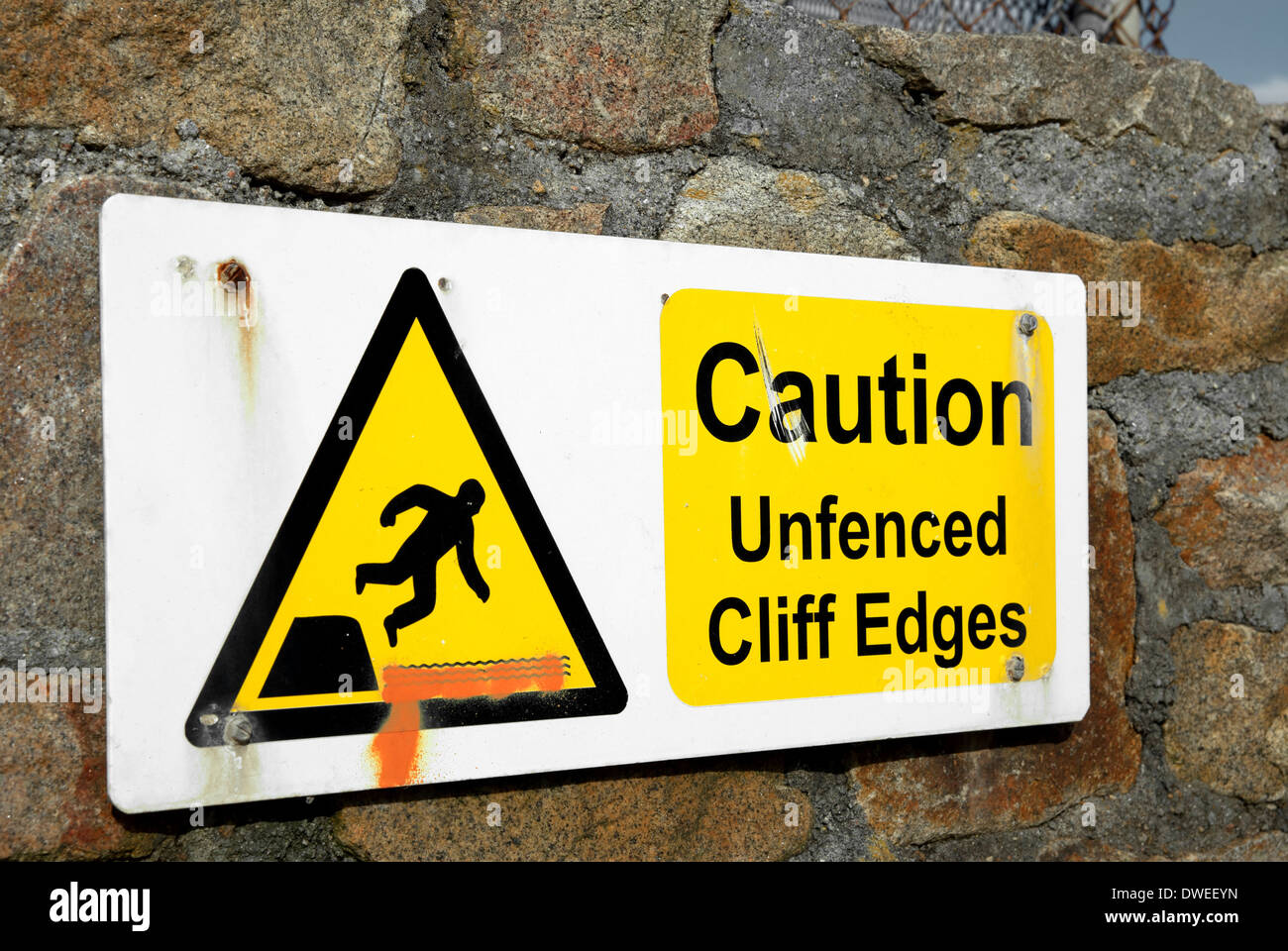 " unfenced cliff sign Stock Photo - Alamy