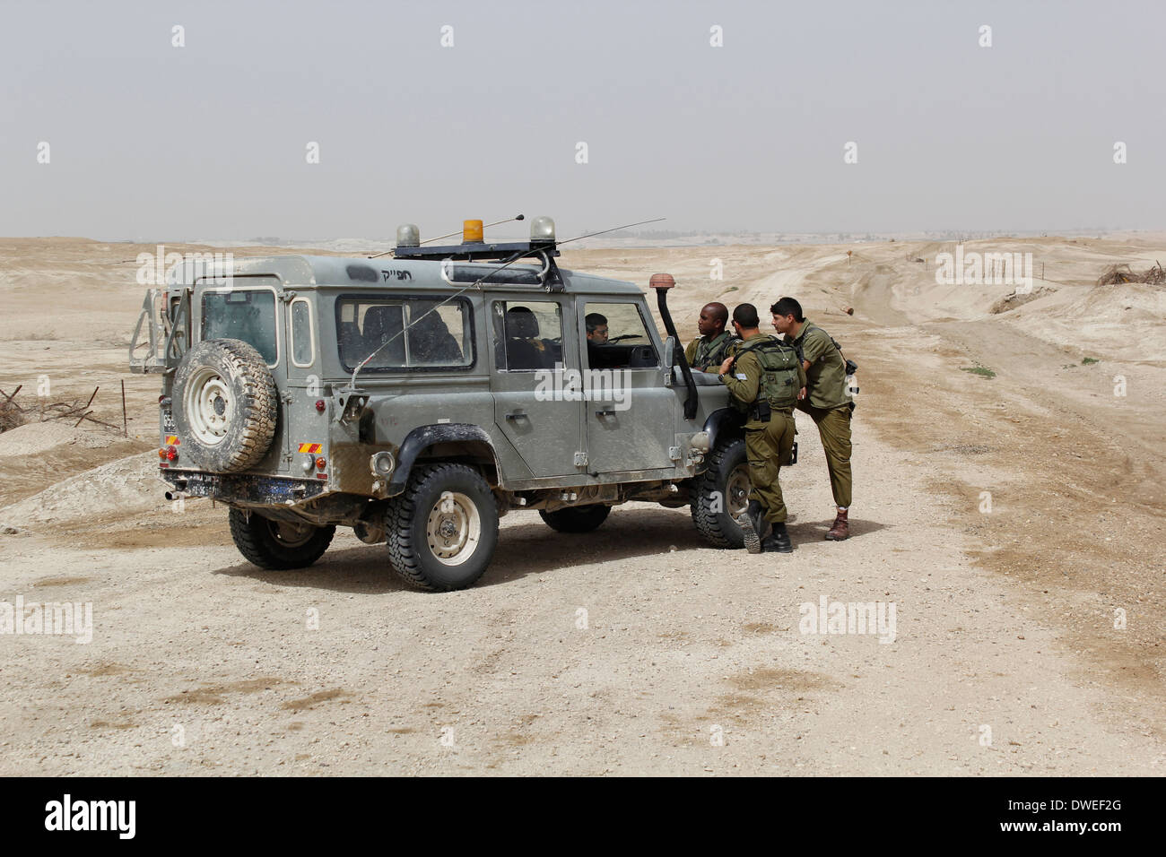 Idf soldiers security israel hi-res stock photography and images - Alamy