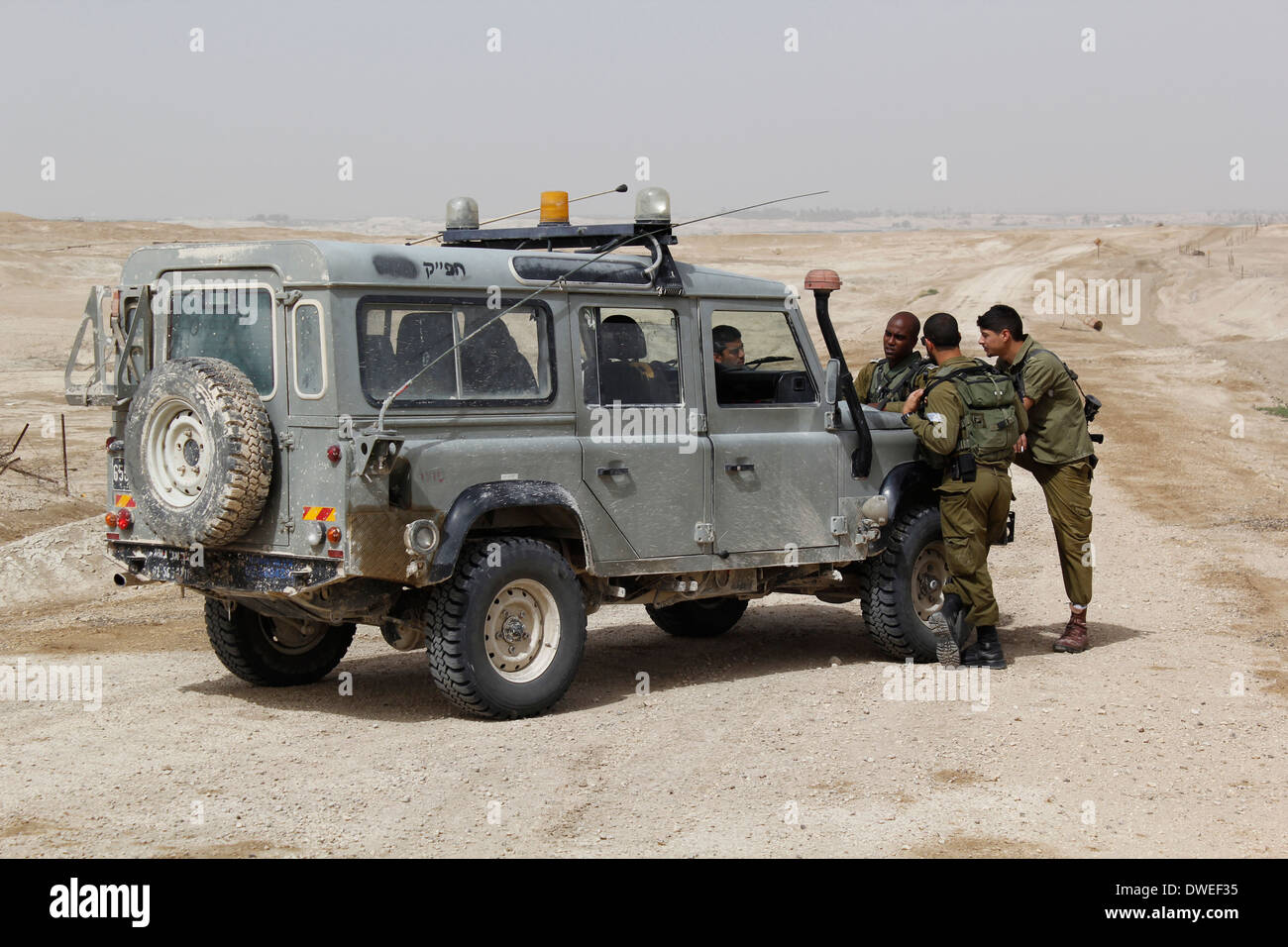 Israeli border with jordan hi-res stock photography and images - Alamy