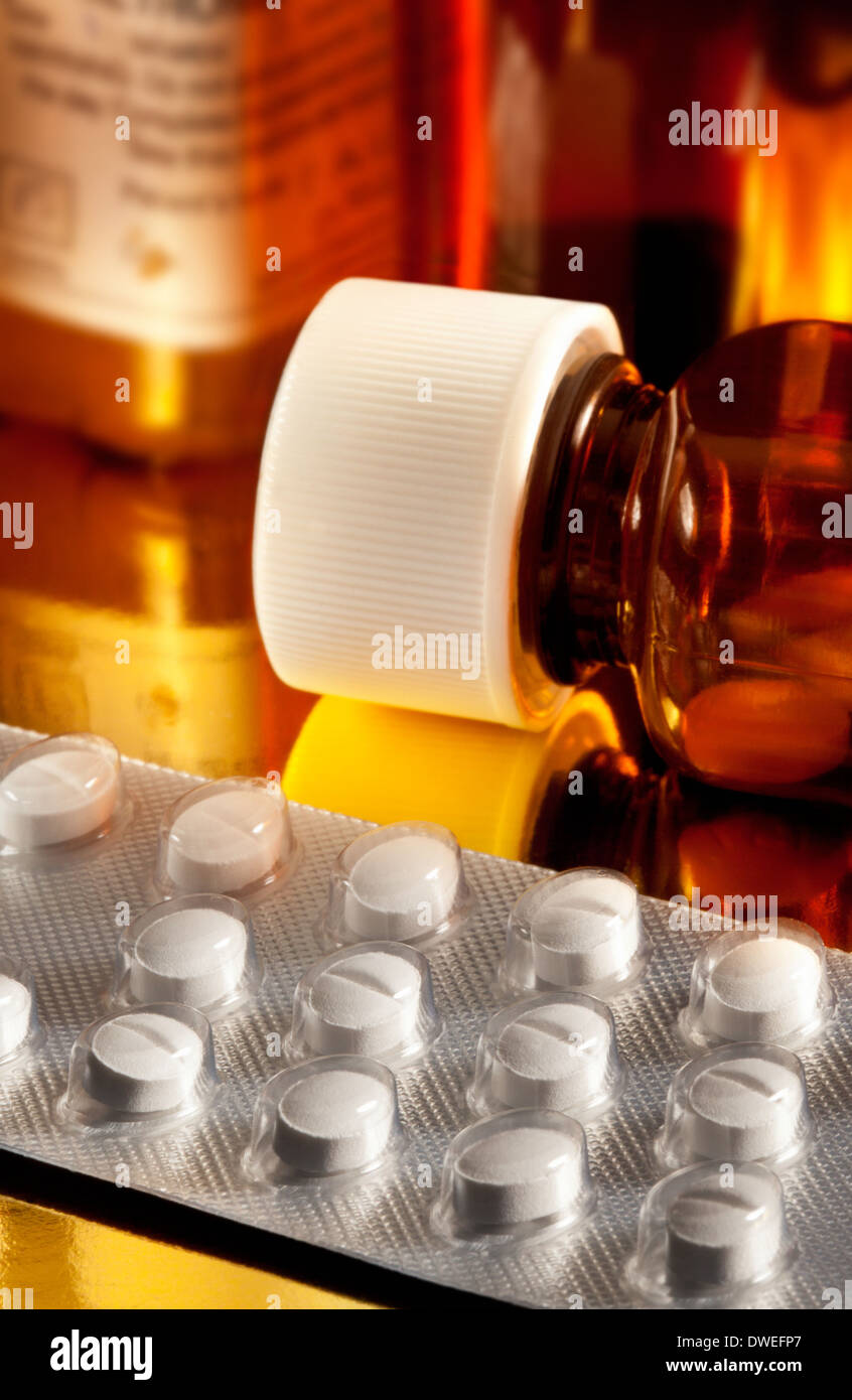 Drugs - Medical pills or tablets Stock Photo - Alamy