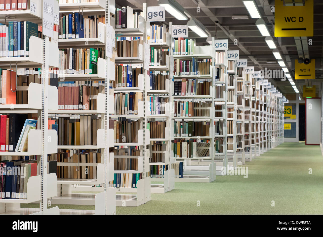 Alphabetical sorting hi-res stock photography and images - Alamy