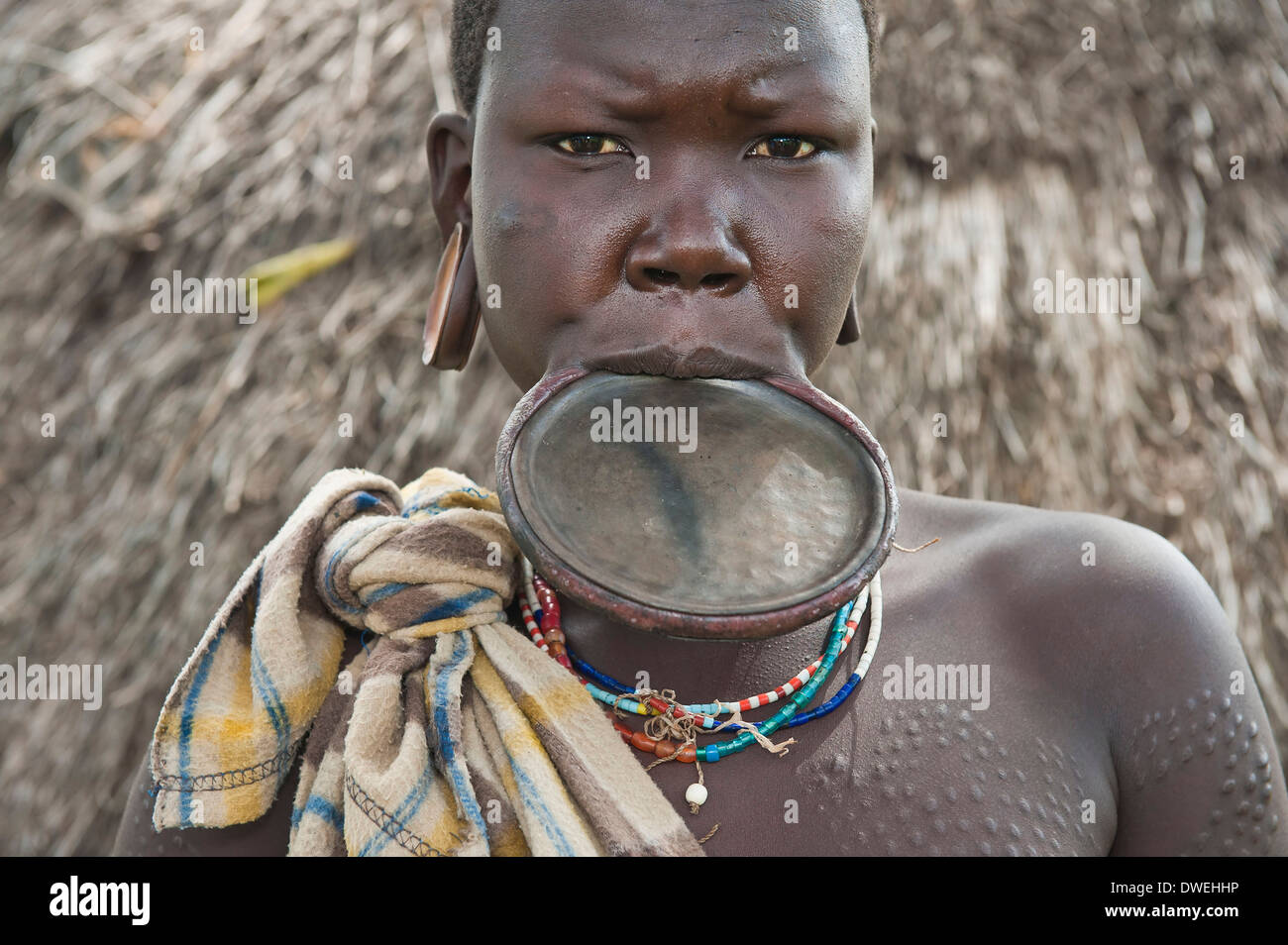 Surma women with round lip plate hi-res stock photography and images ...