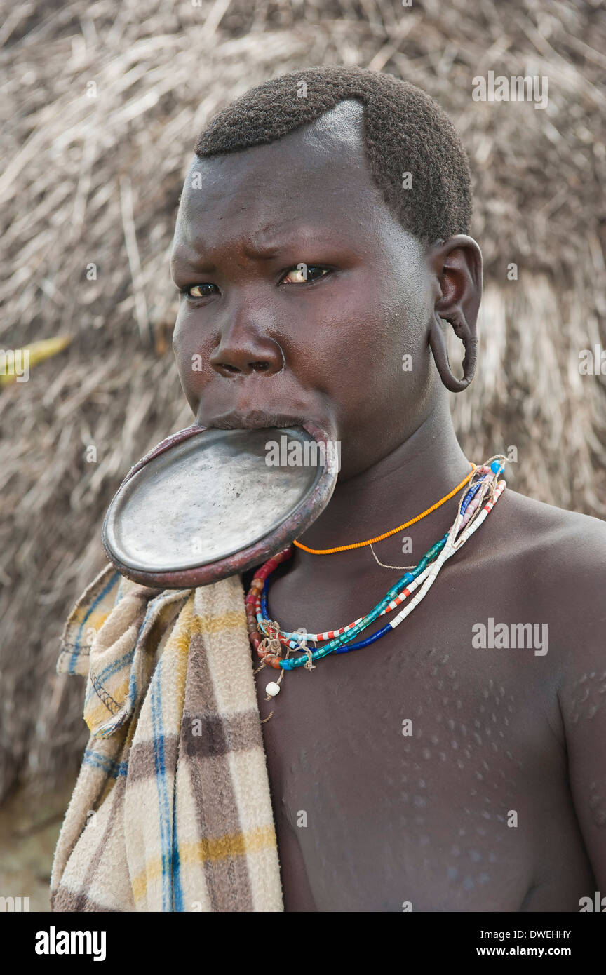 Surma women with round lip plate hi-res stock photography and images ...