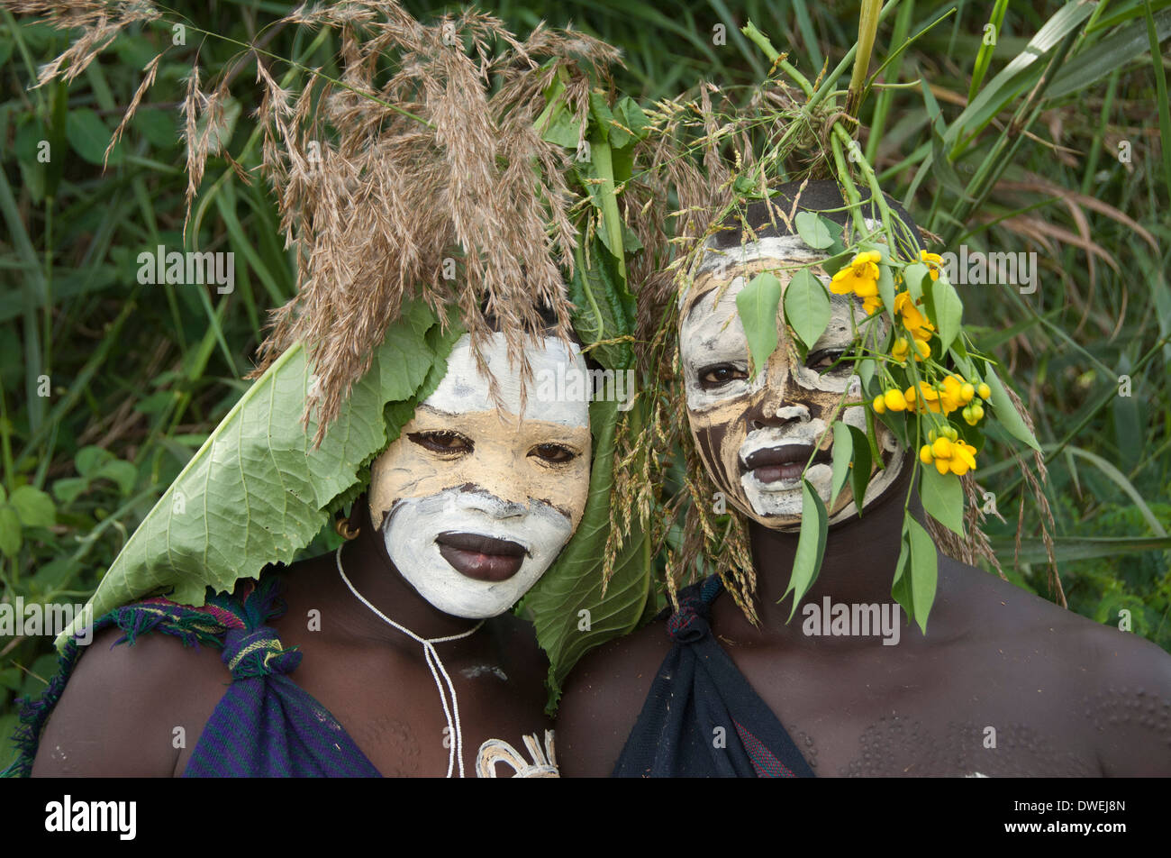 Surma tribe hi-res stock photography and images - Alamy