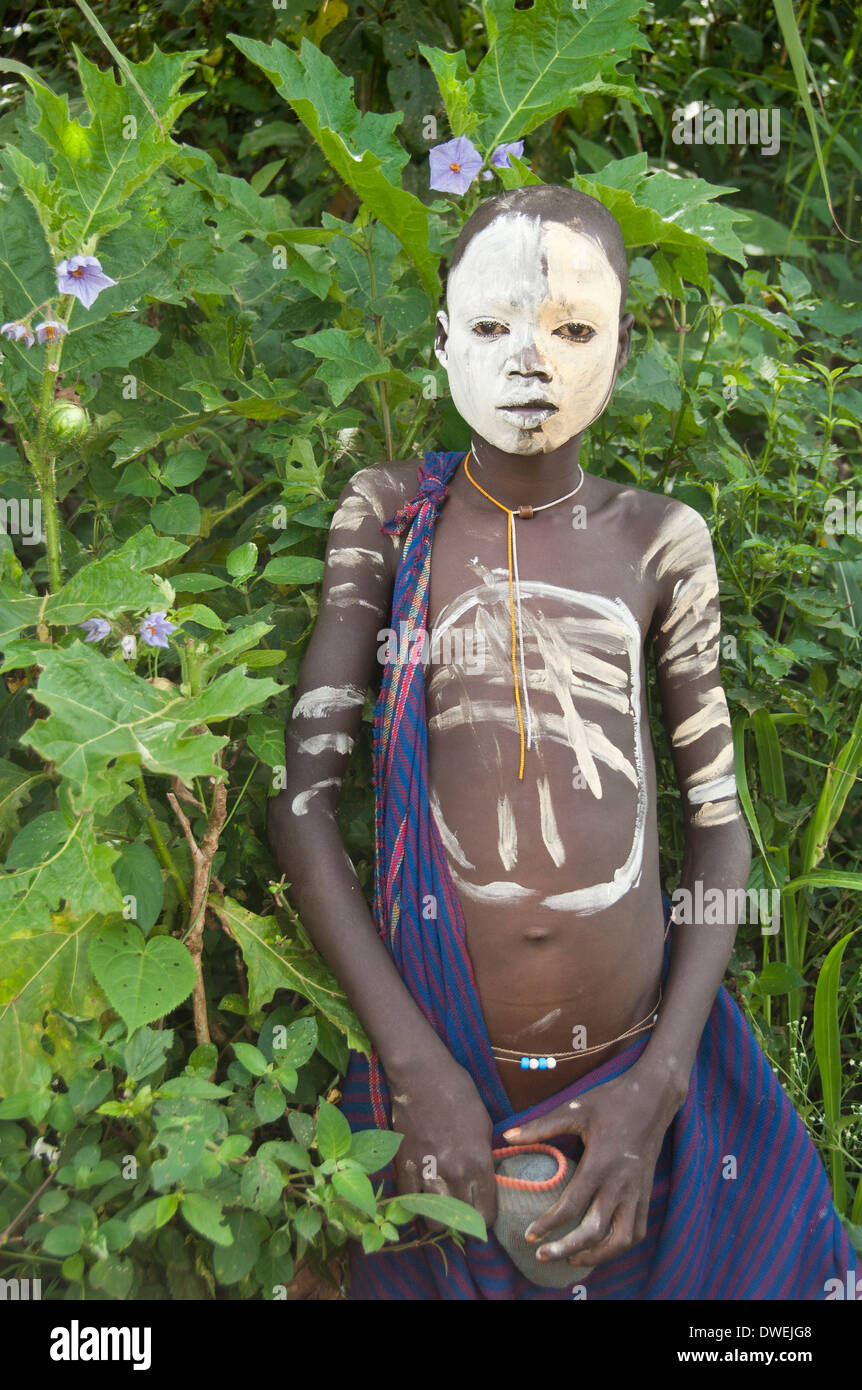 Surma tribe hi-res stock photography and images - Alamy