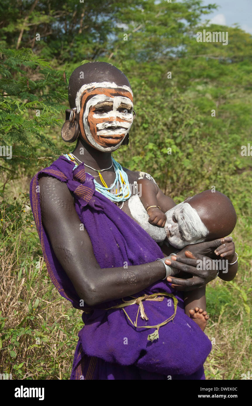 Surma woman body paintings kibish hi-res stock photography and images ...