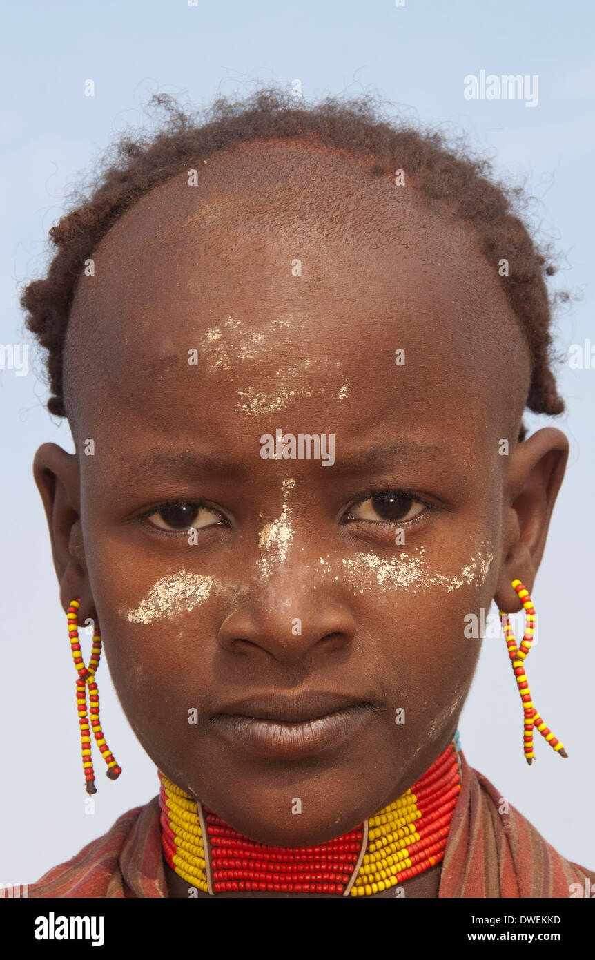 Hamar girl with earrings and necklaces hi-res stock photography and ...