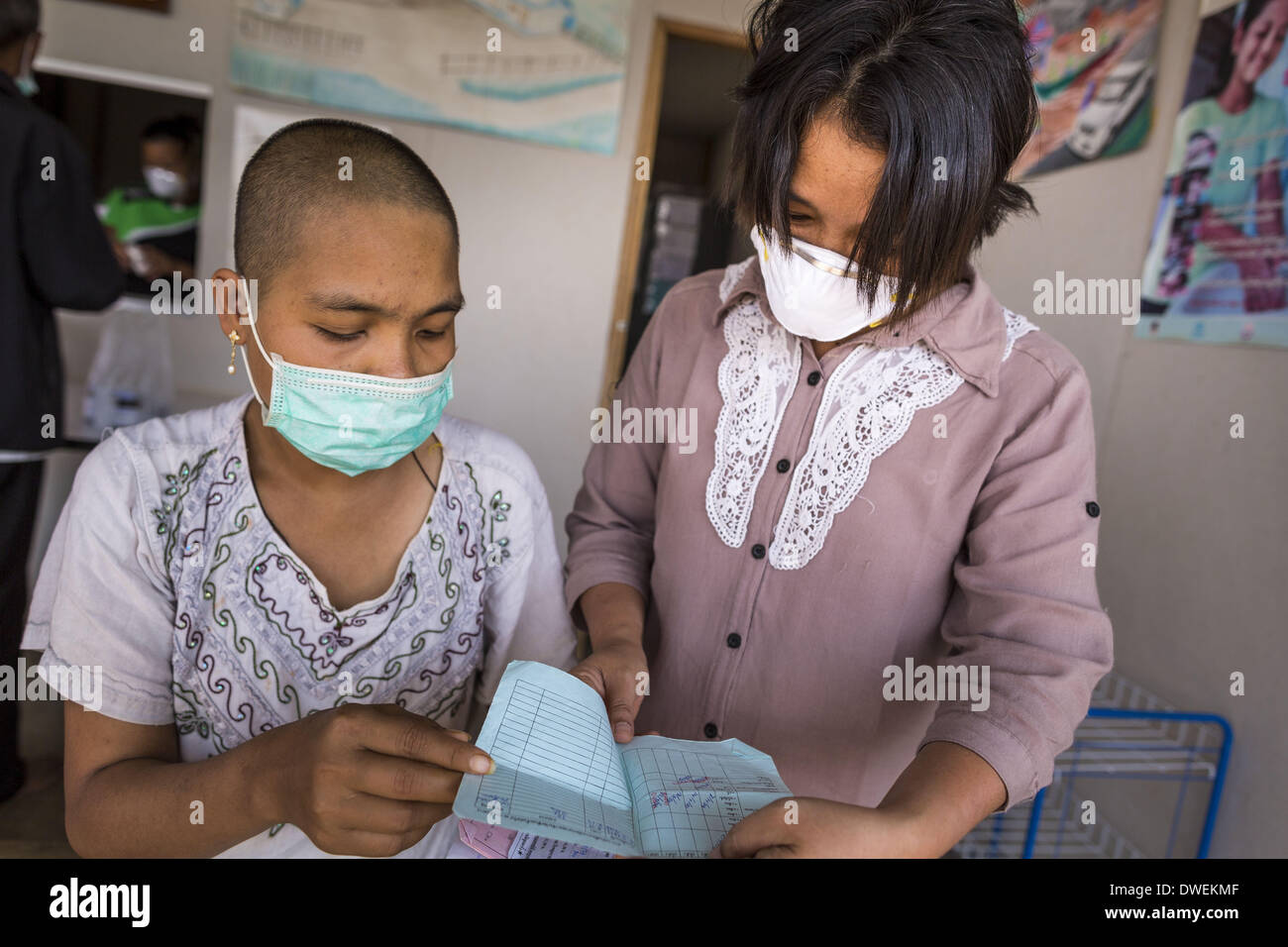 Mae Kasa, Tak, Thailand. 3rd Mar, 2014. Dr. SEIN SEIN THI works with a ...