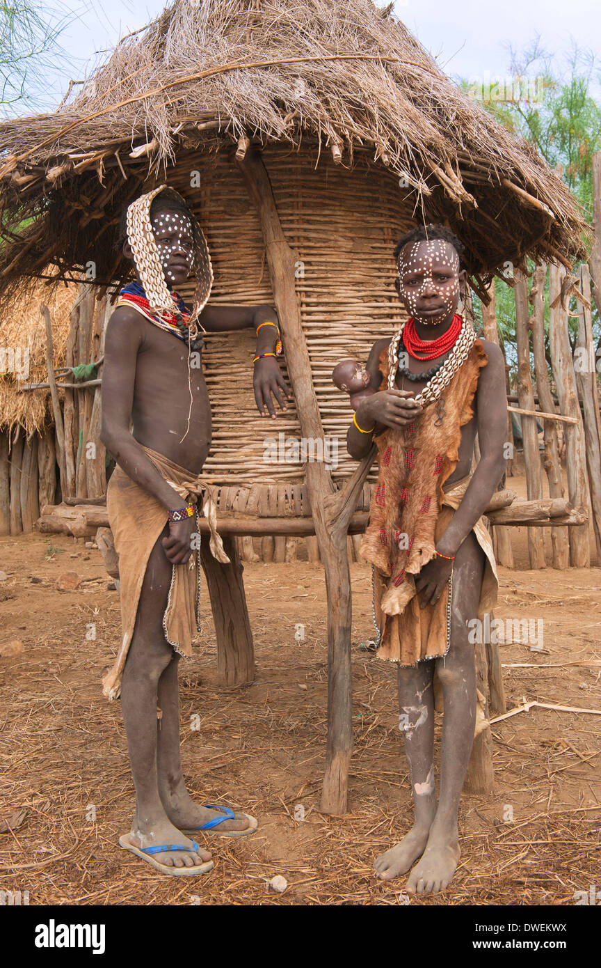 Karo girls hi-res stock photography and images - Alamy
