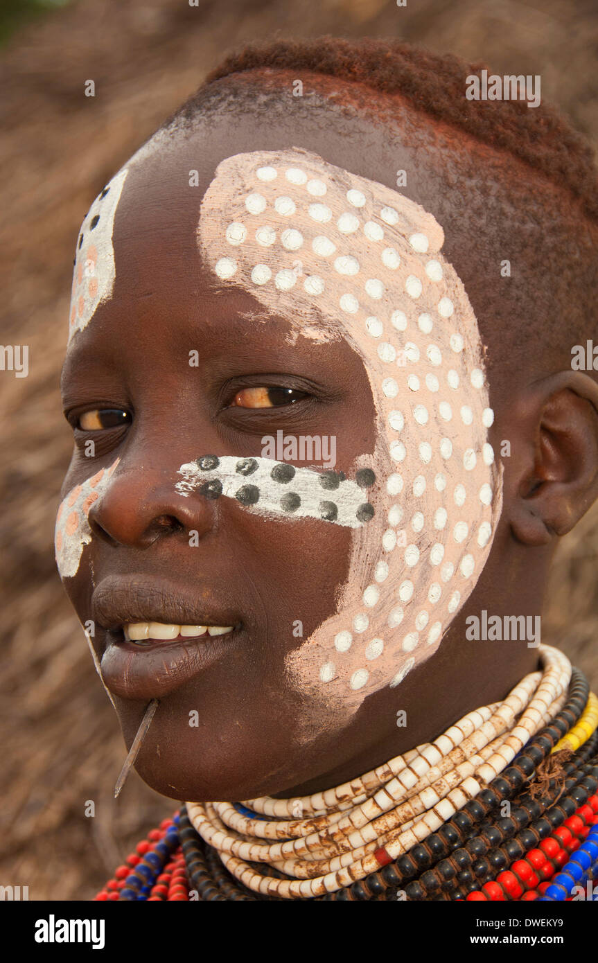 Karo woman with colorful necklaces hi-res stock photography and images ...