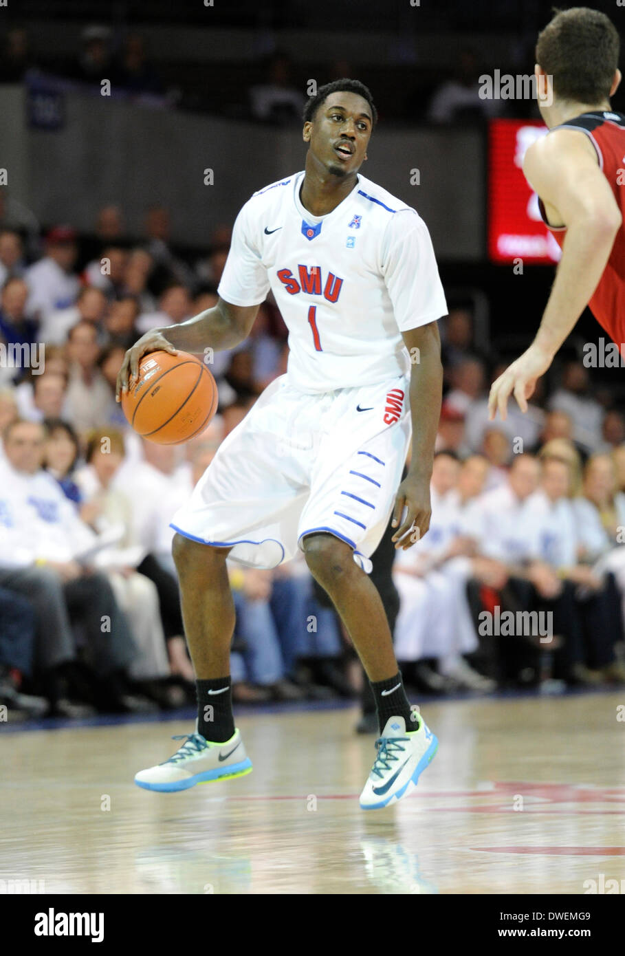 Ncaa basketball 2014 dallas hi-res stock photography and images - Alamy