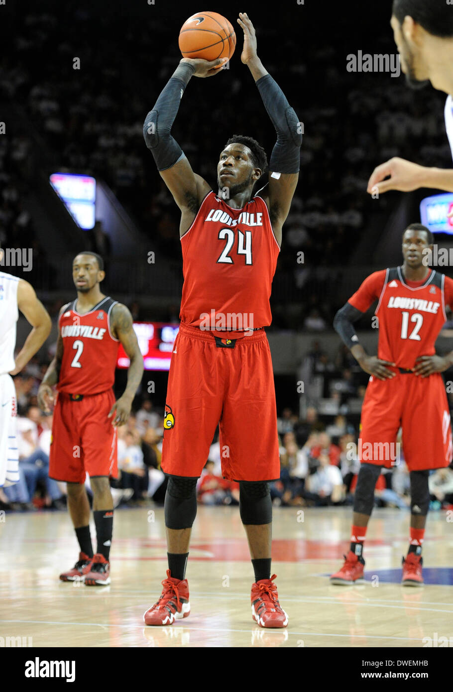 Ncaa basketball 2014 dallas hi-res stock photography and images - Alamy