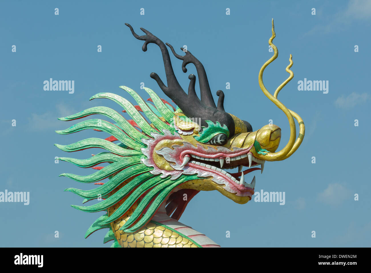 Dragon guard statue at the buddhist temple entrance Stock Photo - Alamy