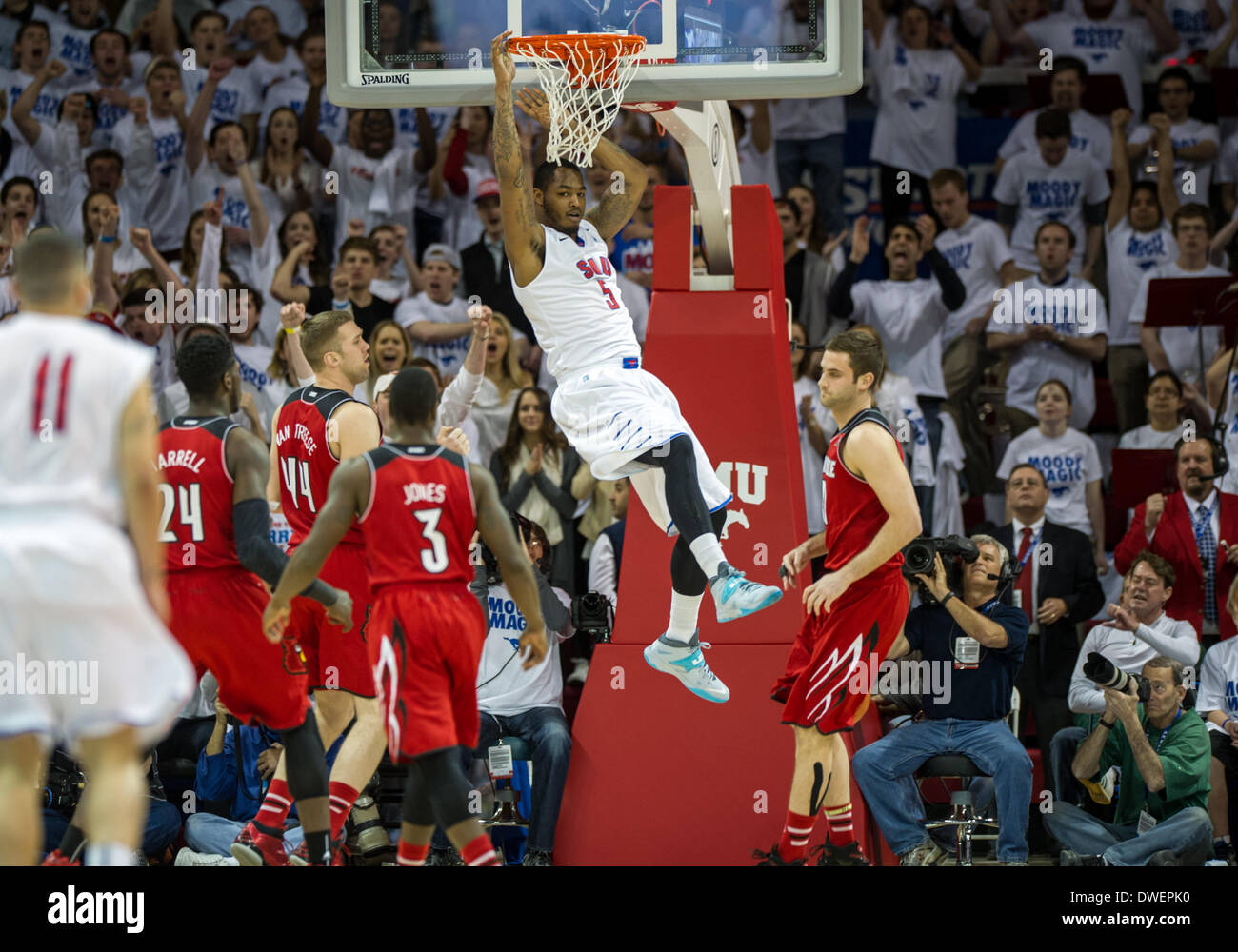 Southern Methodist Mustangs forward Markus Kennedy (5) goes up for a ...
