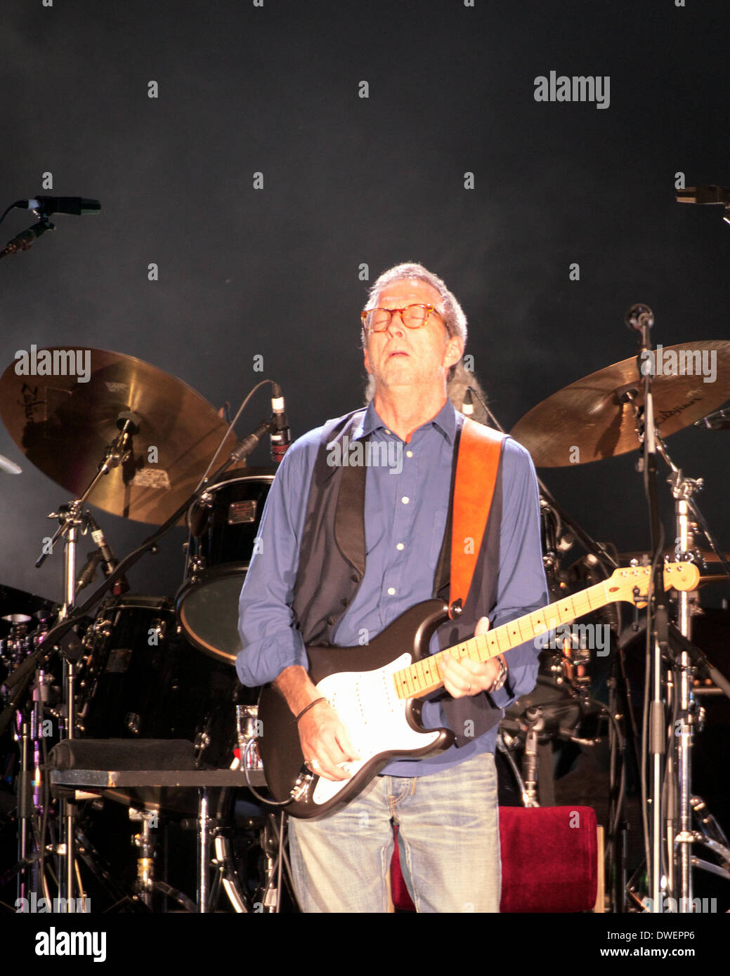 Eric clapton playing guitar hi-res stock photography and images - Alamy