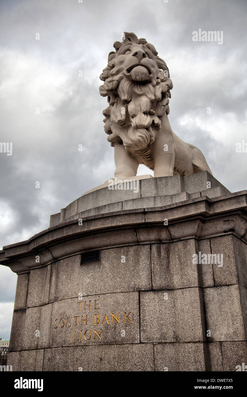 South bank lion statue hi-res stock photography and images - Alamy
